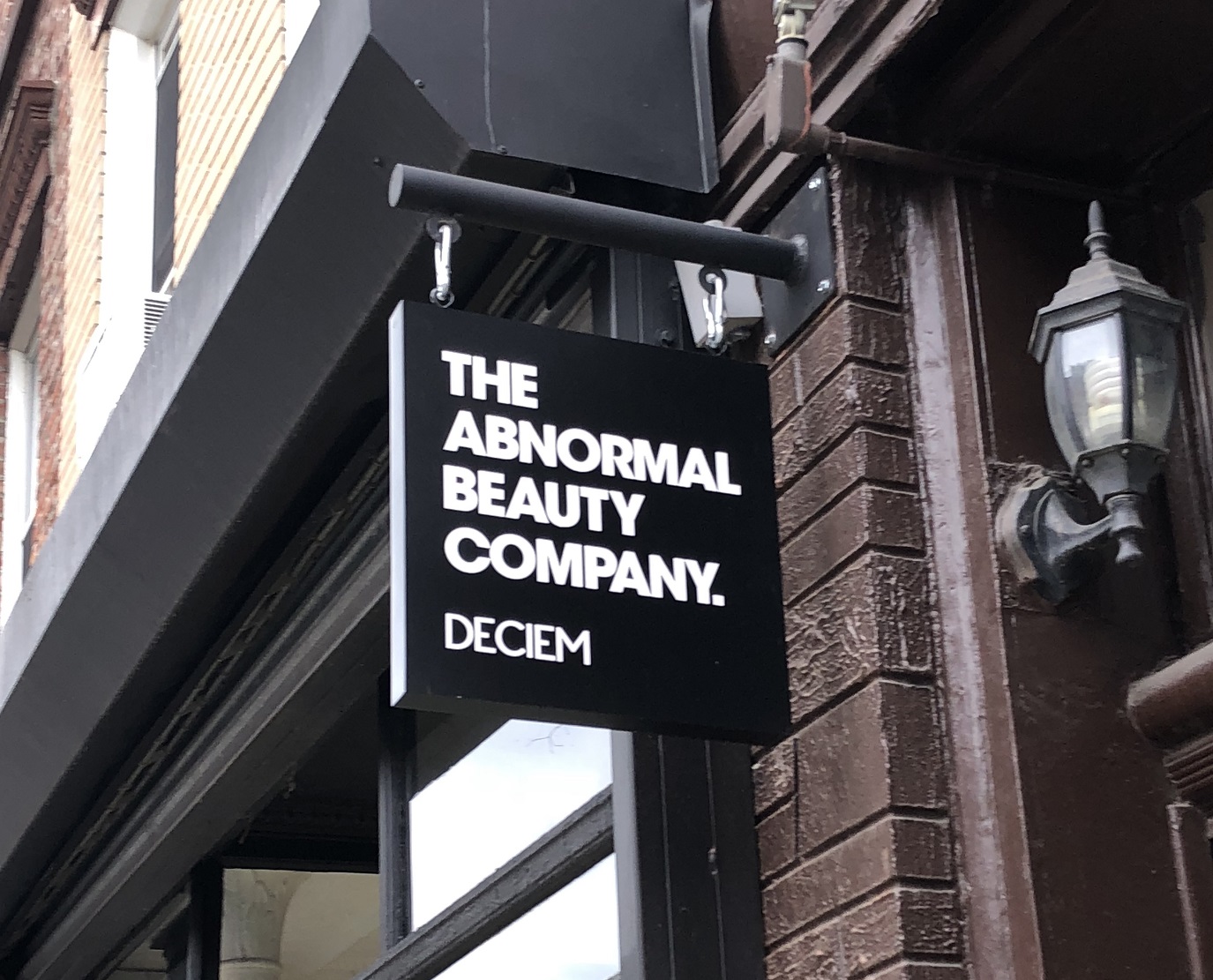 Get noticed: Key elements of a great business sign | iCapital Financial ...